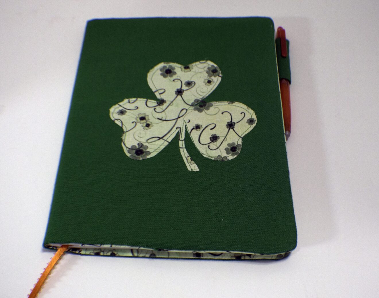 How to make a Fabric journal cover in nine easy steps