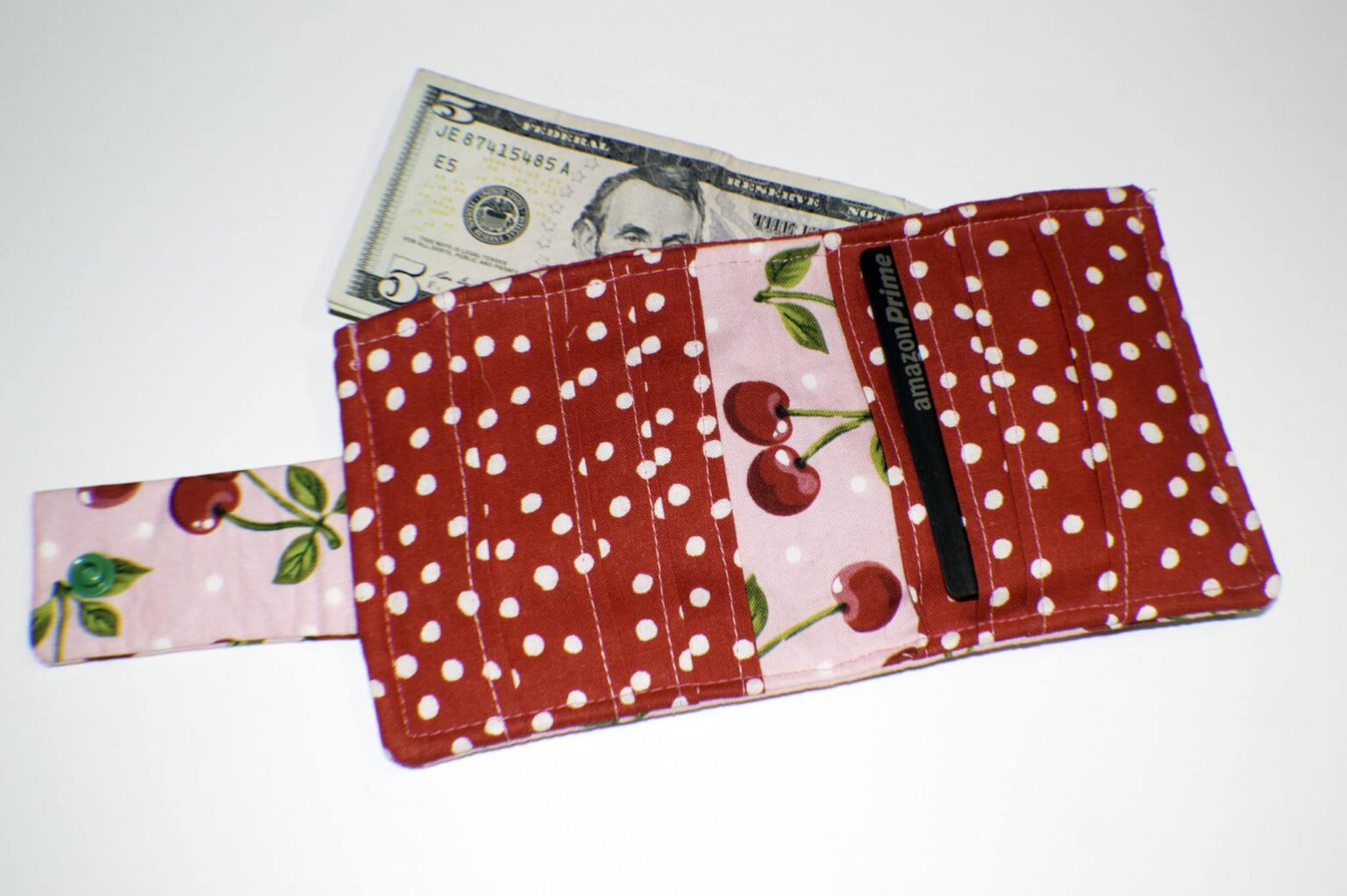 Free Bi Fold Wallet Tutorial - Sew Very Crafty