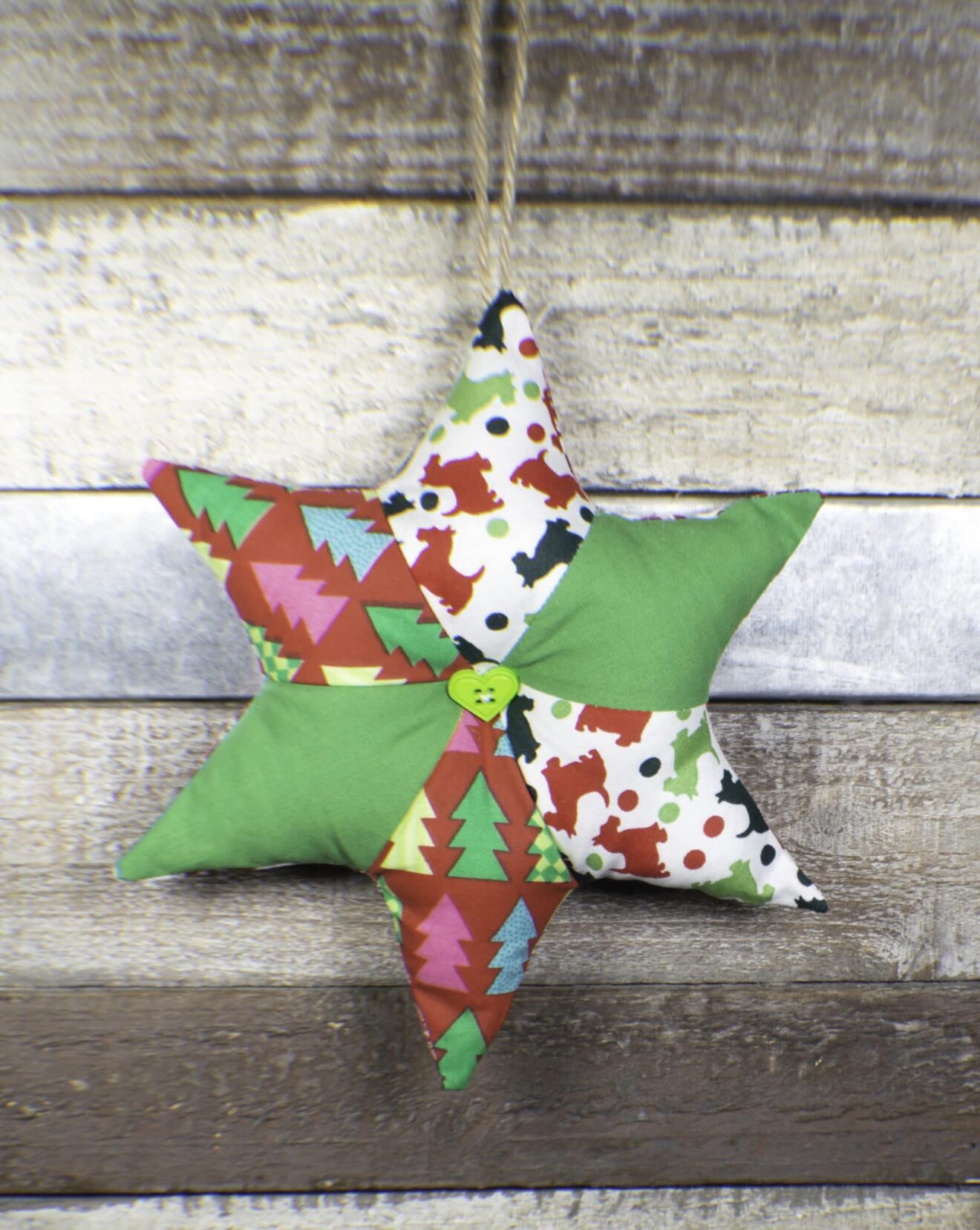 How to Make a Christmas Patchwork Star - Sew Very Crafty