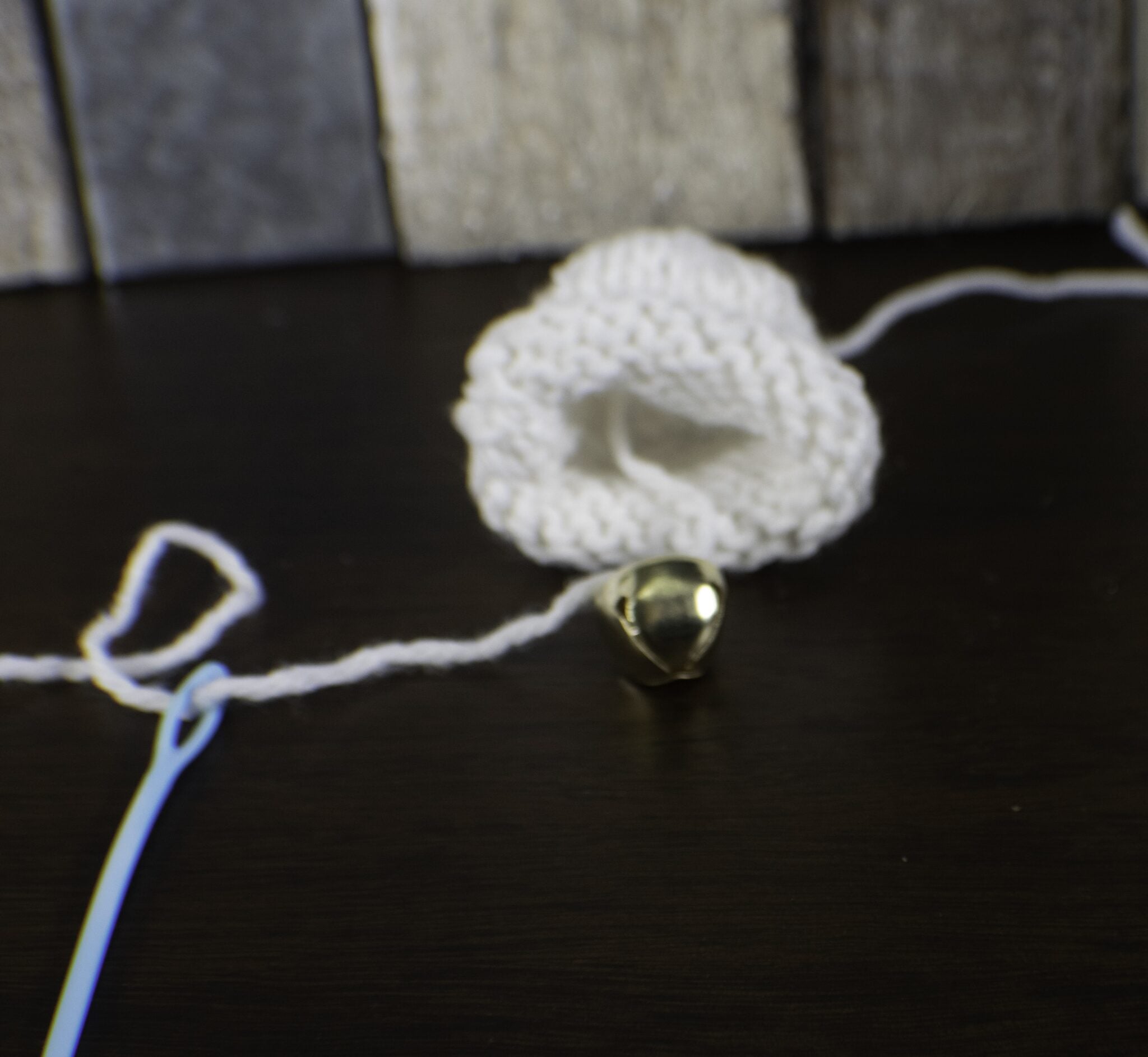 Easy Knit Christmas Bells - Sew Very Crafty , Beginner knitting project
