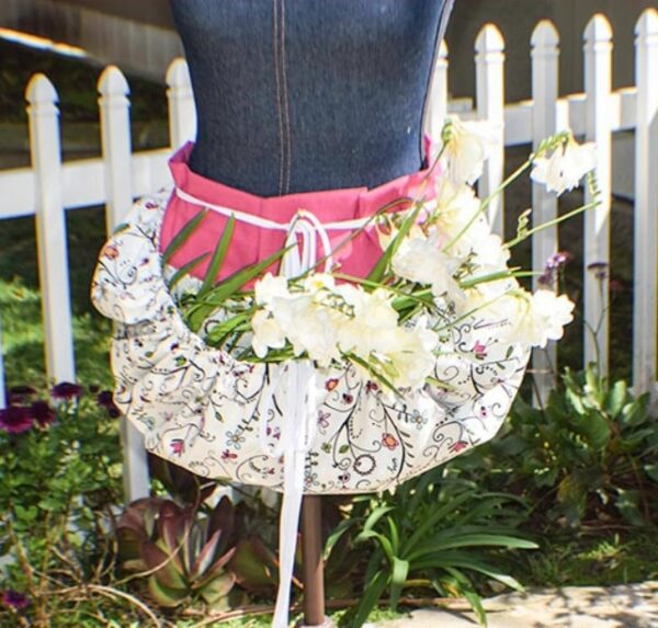 How to Make Dollar Tree Bottle Angels - Sew Very Crafty