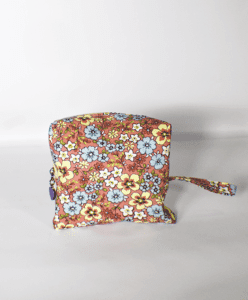 How to Make a Square Zipper Pouch - Sew Very Crafty