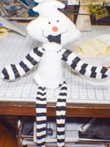 How to Sew a Halloween Ghost Shelf Sitter - Sew Very Crafty